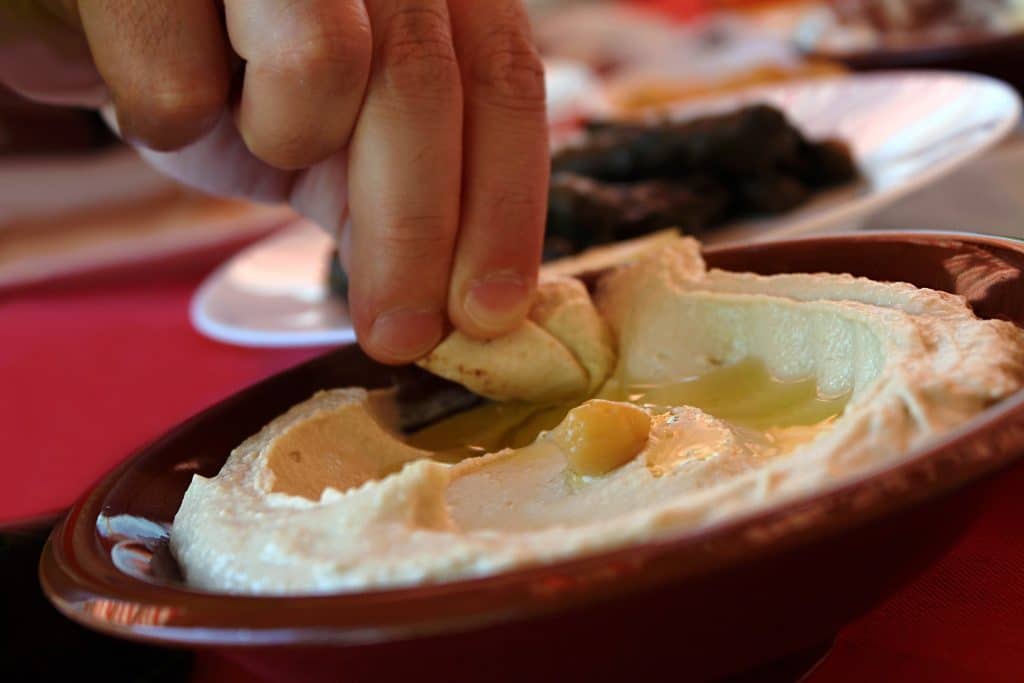 Dining Etiquette Customs When Traveling